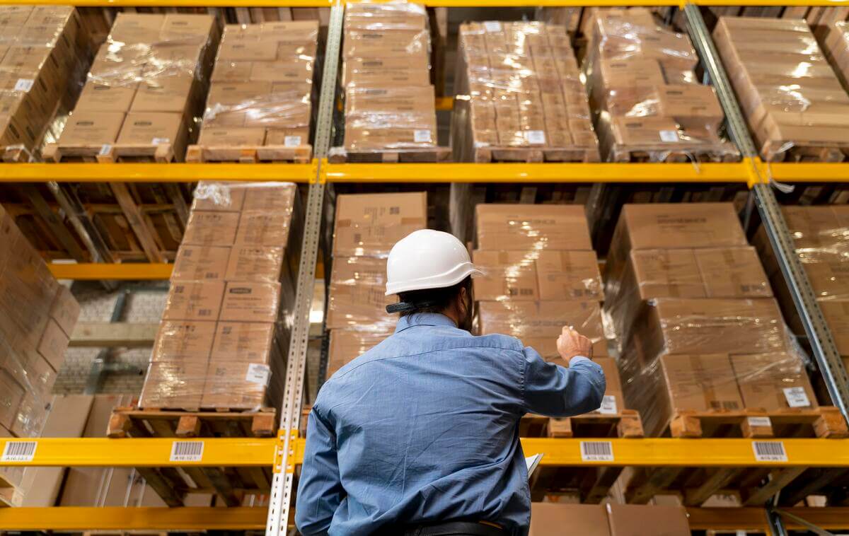 How to effectively track inventory levels and reorder points to avoid ...